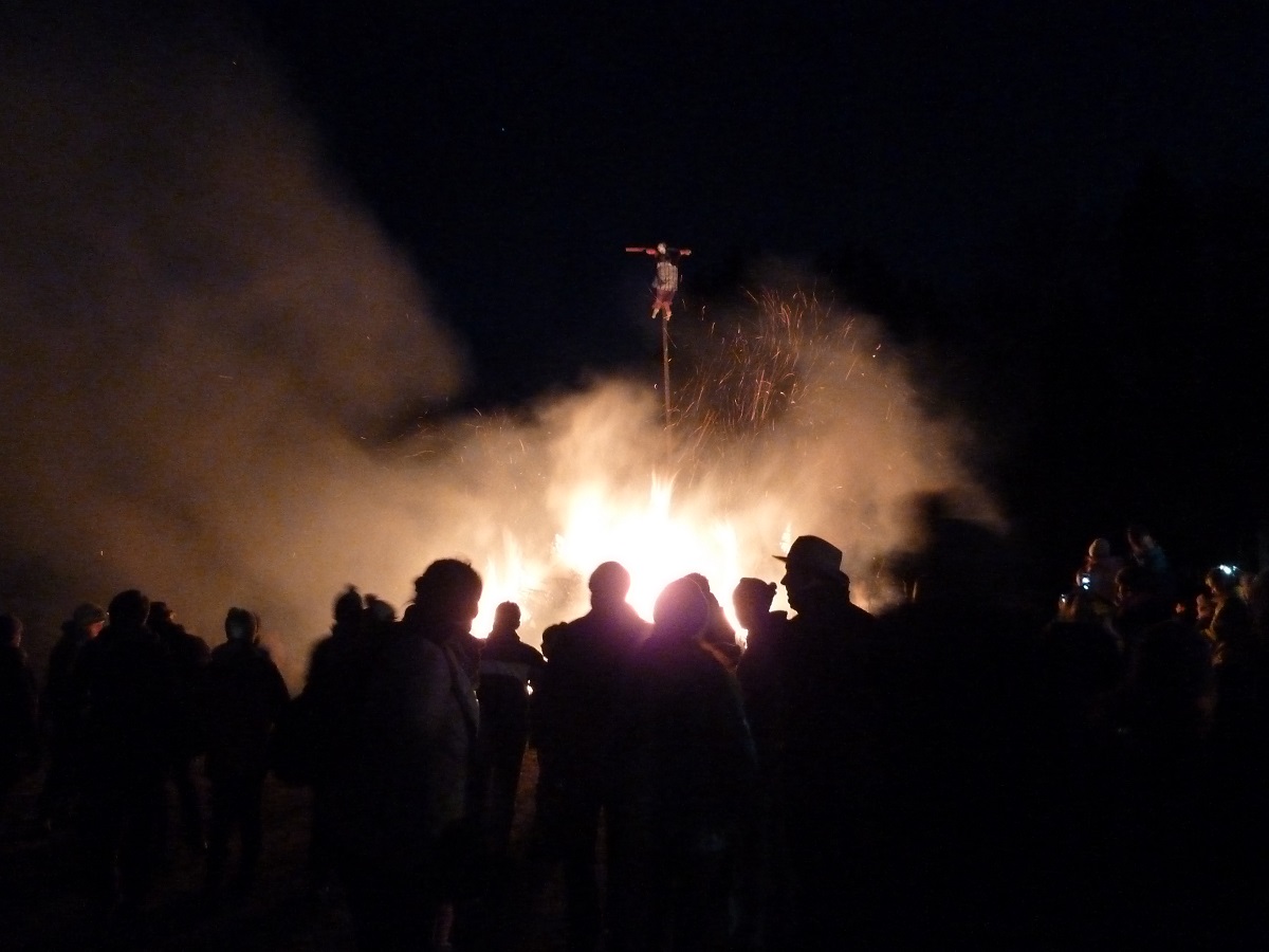 Funkenfeuer im Allgäu: flammender Brauch in der Fastenzeit